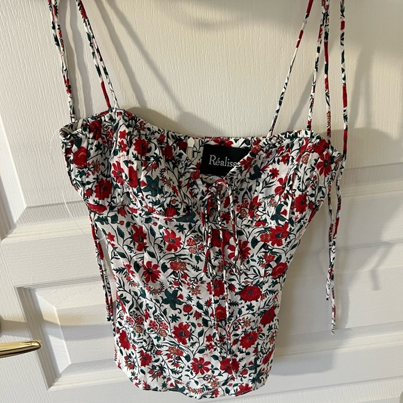 Realisation Par | Tops | Realisation Par The Ana White Batik Floral Top ...